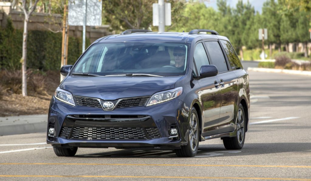 2018_Toyota_Sienn_FRONT | Clean Fleet Report