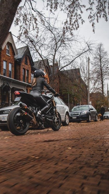 15 Reasons To Choose a Motorcycle Over a Car | Clean Fleet Report