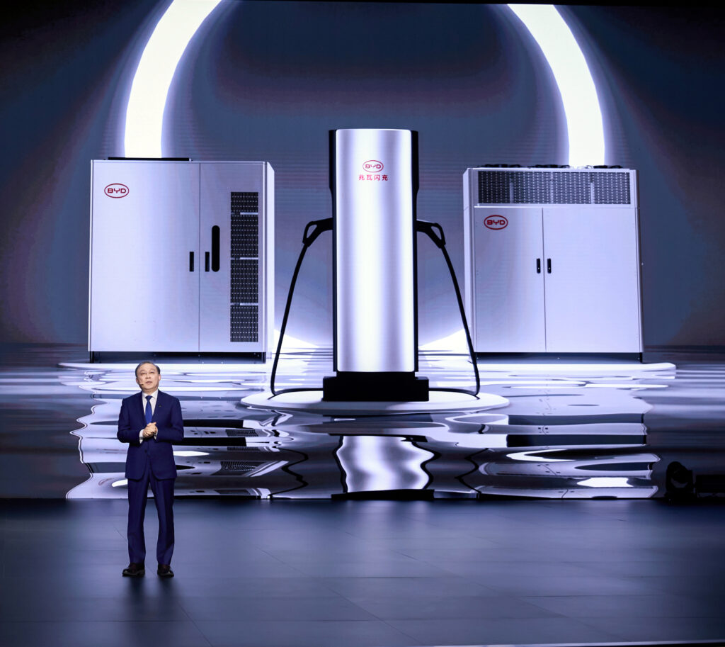 P10-the world’s first all-liquid-cooled Megawatt Flash Charging ...