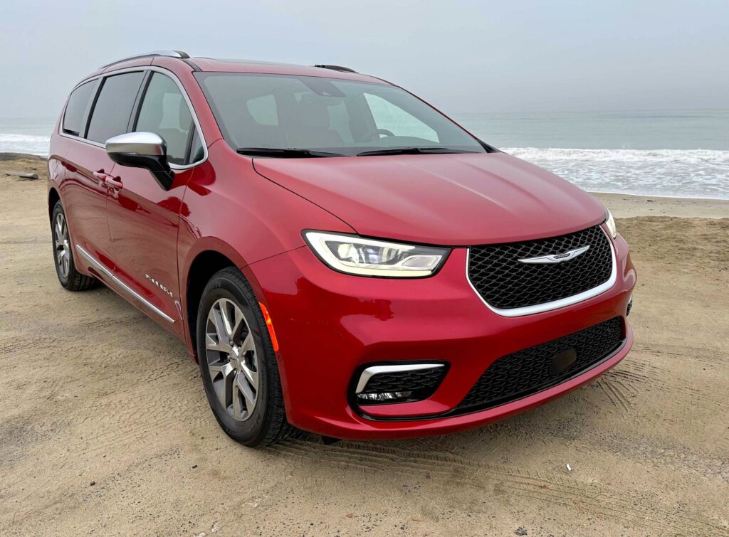 2025 Chrysler Pacifica PHEV | Clean Fleet Report